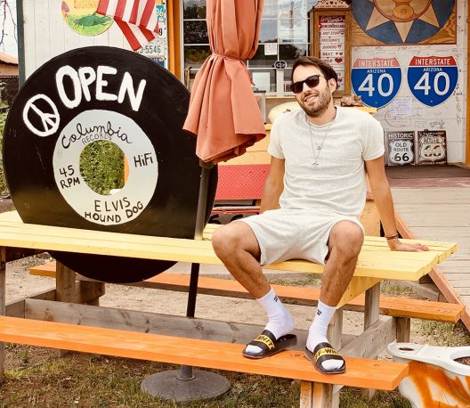 Claquettes chaussettes & Mode : font-elles de nous des ploucs