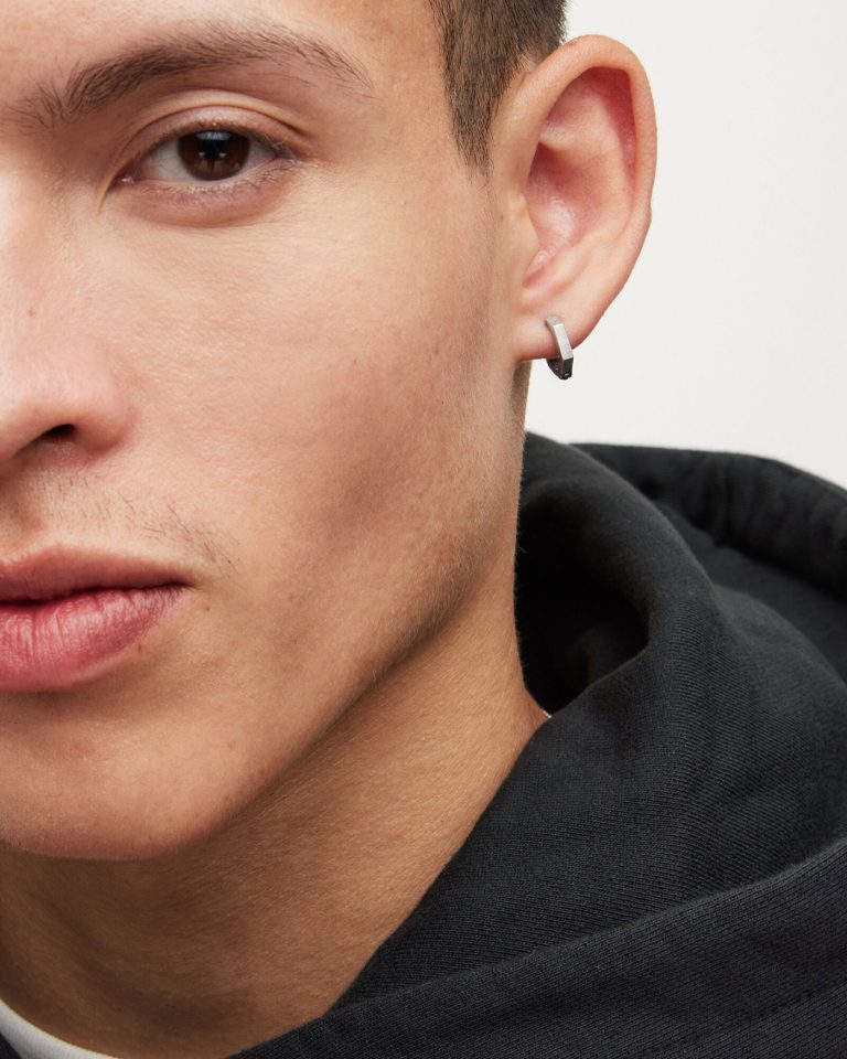 Piercing oreilles homme : ce qu'il faut savoir avant de se lancer